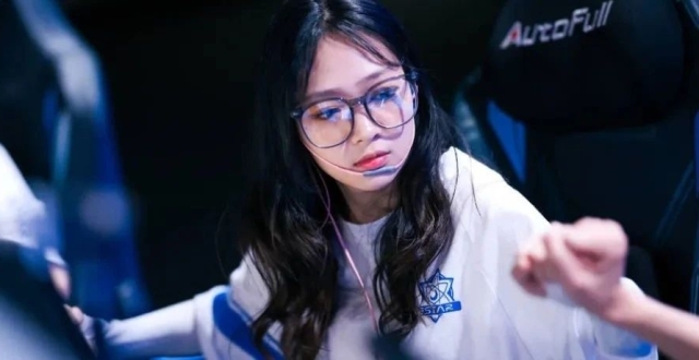 专访CFPL现役唯一女选手eStar.草莓：用实力消除偏见_腾讯新闻