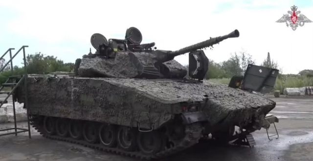 俄罗斯展示缴获的瑞典CV9040步兵战车 绍伊古亲临现场 查看炮弹_腾讯新闻