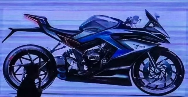 3秒俱乐部的首款四缸仿赛，无极RR660曝出新进展，单摇臂高颜值_腾讯新闻