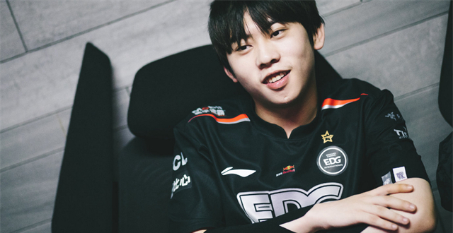 阿乐吐槽Shy粉小题大做，却被EDG老岳上嘴脸：他打不过TheShy_腾讯新闻