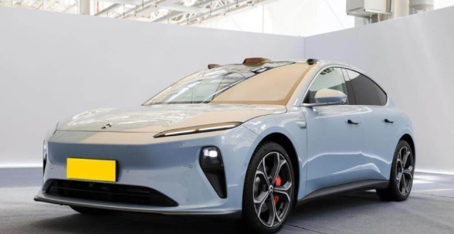 新势力能否战胜BBA，蔚来ET5 PK奥迪A4L，30来万到底该怎么选_腾讯新闻