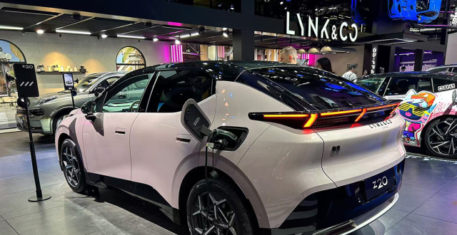 2024广州车展丨SEA浩瀚架构纯电动紧凑型SUV 领克Z20预售14.6万元起_腾讯新闻