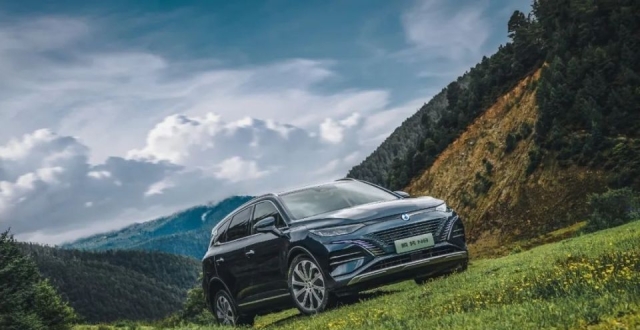 云辇-C、DM-p加持，腾势N8立志不做伪SUV_腾讯新闻