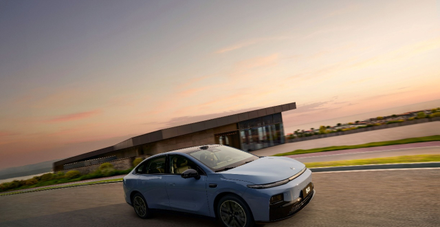 零跑B01上市，8.98 万元“半价Model 3”，切入A级纯电轿车红海_腾讯新闻