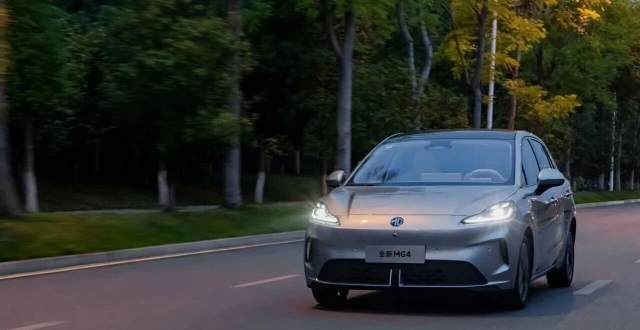 9.38万的「智驾卷王」？名爵MG4的底牌不止是价格_腾讯新闻