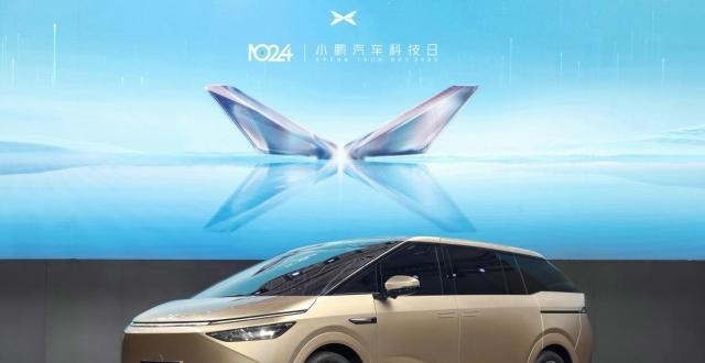 小鹏X9旗舰MPV亮相，科技感拉满，直接竞争理想MEGA和极氪009_腾讯新闻