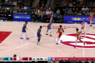 NBA常规赛：尼克斯vs老鹰丨特雷杨吸引火力送妙传 卡佩拉空接上篮不费吹灰之力_腾讯新闻