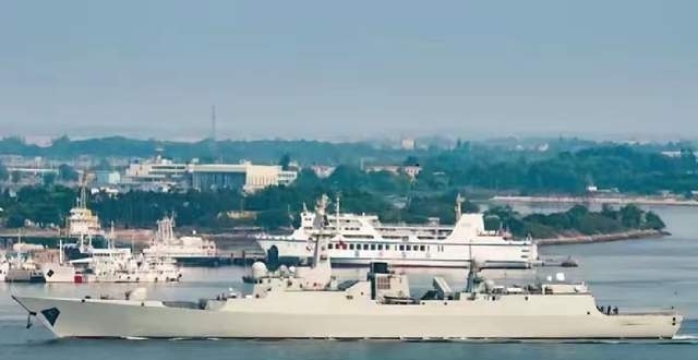 052B型导弹驱逐舰：改造提升工程现已结束，设置32单元导弹发射井_腾讯新闻