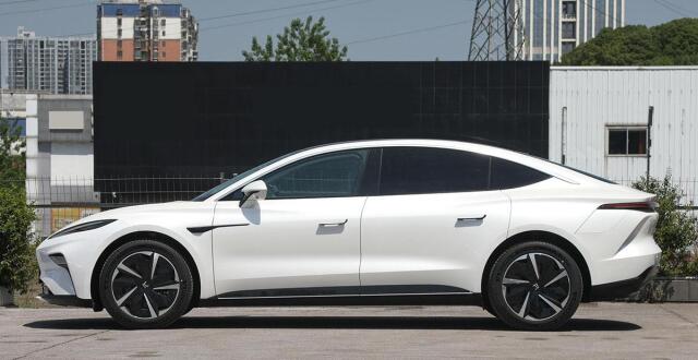 又一波降价潮：飞凡F7最高降3.2万，无框车门+大掀背，续航666km_腾讯新闻