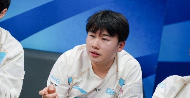 Wei试训IG战绩曝光，碾压HLE暴打花生，难怪IG底薪签他替补也行！_腾讯新闻