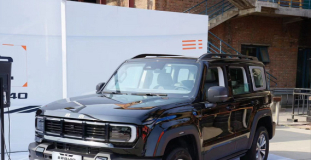 比坦克300更香？无框车门+双联屏，全新北京BJ40预售18.58万起_腾讯新闻