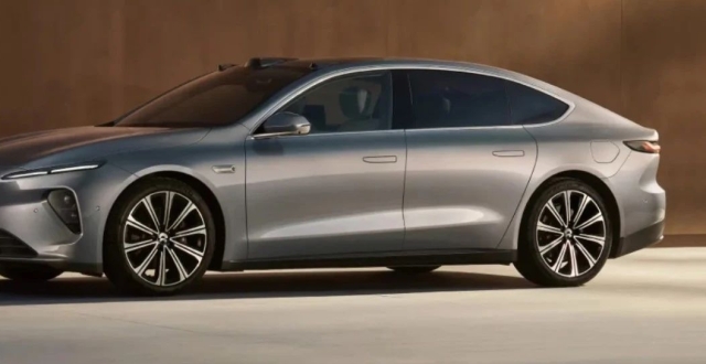 24款发布在即，新蔚来ET7的后排舒适性，到底有多强？_腾讯新闻