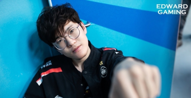 jiejie被冲了！惨被骂上热搜第1！因为和Ale调侃theshy黑称_腾讯新闻