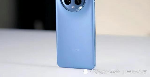 荣耀Magic6官宣支持自研70亿端侧AI大模型，带来颠覆性交互体验_腾讯新闻