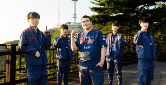 LPL包揽四强？JDG3:1干碎KT成功晋级，这下压力来到LNG身上！_腾讯新闻