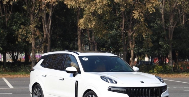 领克家族旗舰SUV焕新 领克新09EM-P起售价30.78万元_腾讯新闻