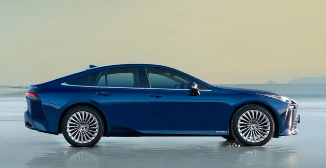 新款丰田Mirai上市，售价74.8万的氢能源汽车你买吗？_腾讯新闻