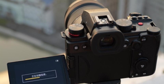 套机镜头能拍出什么样的画面？松下S5M2特种兵24小时创作_腾讯新闻