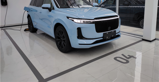 理想L7碰撞前3秒车速达到178km/h 未开辅助驾驶引热议：到底车企还是司机责任_腾讯新闻