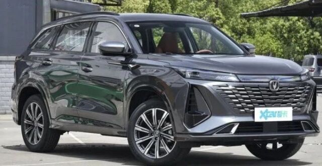 12.49万起售 第三代长安CS75 PLUS上市_腾讯新闻