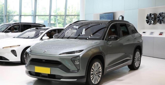 45万预算选一台中型SUV，蔚来ES6与奔驰GLC，要智能还是要豪华？_腾讯新闻