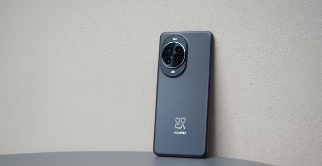 首款原生鸿蒙直板机！我帮大家用了，结果有点意外_腾讯新闻