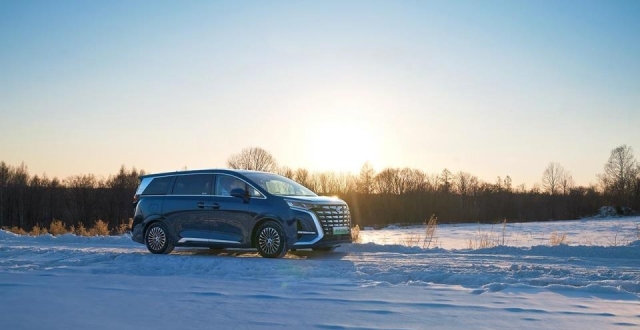 理想MEGA有点贵？新款腾势D9 33.98万元起售_腾讯新闻