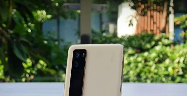 350元买小折叠屏？TCL这台工程机完成度超预期，可玩性绝了！_腾讯新闻