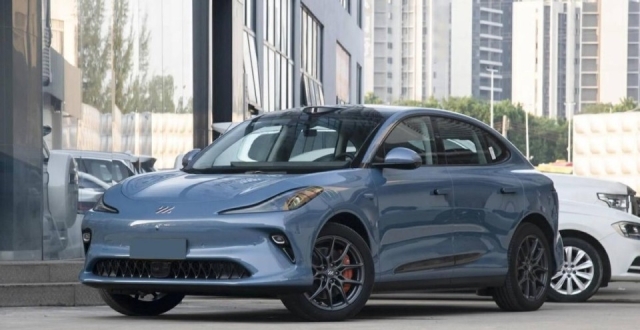 新款智己LS6堪比换代，灵蜥底盘+无图城市NOA，还带准900V超充_腾讯新闻