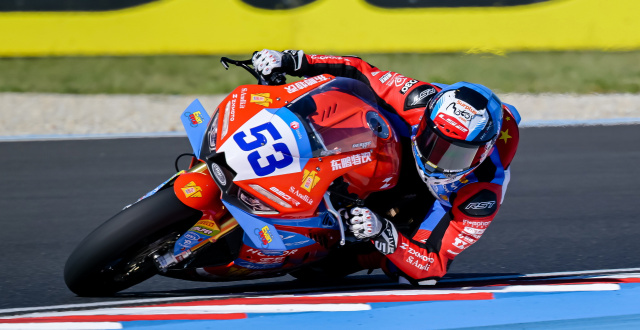 WSBK捷克站正赛第一回合：张雪机车车手德比斯再度夺冠！_腾讯新闻