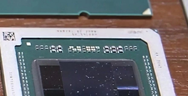 AMD Navi 32 GPU实物曝光：GCD x1＋MCD x4_腾讯新闻