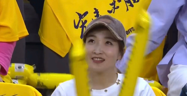 CCTV5播广东VS辽宁G4，世界冠军刘诗雯遭球迷网暴，谁能晋级决赛_腾讯新闻