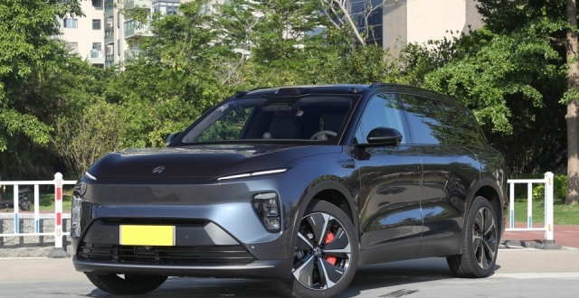 提速强劲，配置豪华，蔚来ES8值不值得购买？_腾讯新闻