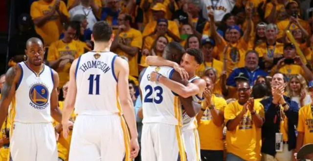 15年勇士击败骑士夺冠，伊戈达拉场均16+5+4拿FMVP，库里表现呢_腾讯新闻