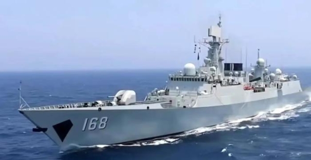 052B型驱逐舰：168广州舰改造完毕归建，169武汉舰在军港接受改造_腾讯新闻