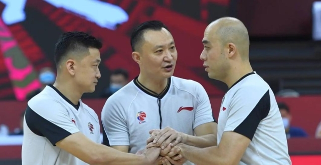 CBA最新消息！G2启用外籍裁判，徐杰被球迷嘲讽，新疆7主力受伤！_腾讯新闻