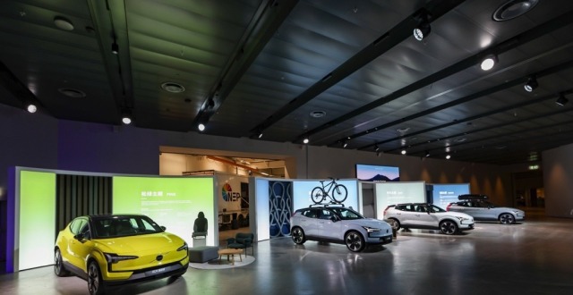 沃尔沃纯电SUV EX30上市，售20.08万-25.58万_腾讯新闻