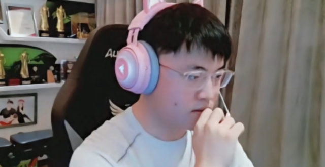 传奇杯宝蓝队拿下开门红！Smlz揭幕战五杀！Uzi还在尽力！_腾讯新闻