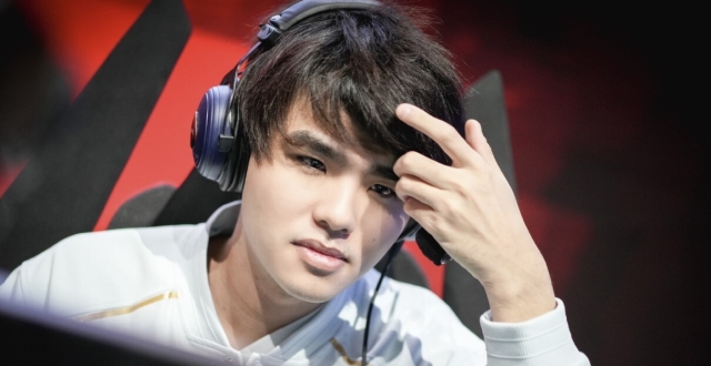 RNG0-2不敌JDG，惨遭8连败！wei疯狂失误，被抢4条龙_腾讯新闻