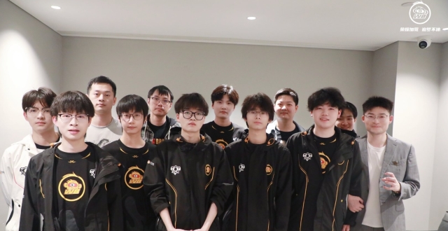 WB3-0LGD，暖阳很认可老林，梦溪很灵性，cat直言九尾是来救场的_腾讯新闻