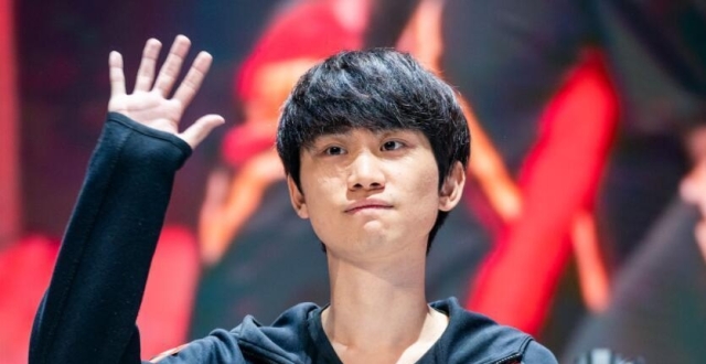 ale指桑骂槐，当着uzi的面嘲讽，doinb不交闪现是跟谁学的？_腾讯新闻