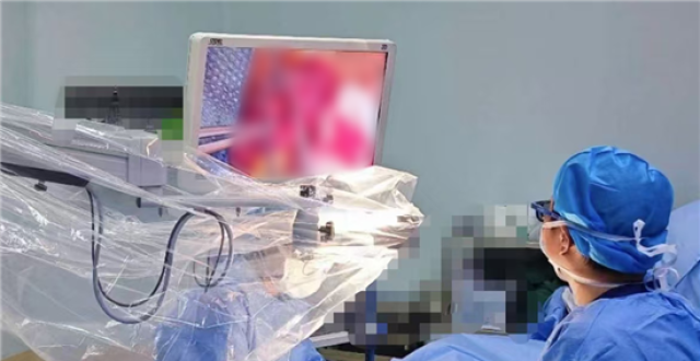 昆医大附二院完成西南首例VITOM 3D外视镜手术_腾讯新闻
