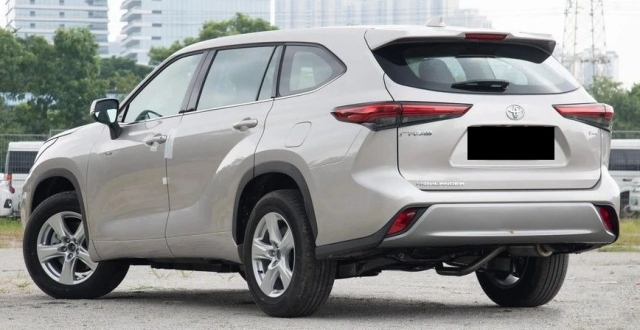 提供2.5L/2.0T两种车型，百公里油耗5.97L，丰田汉兰达表现如何？_腾讯新闻