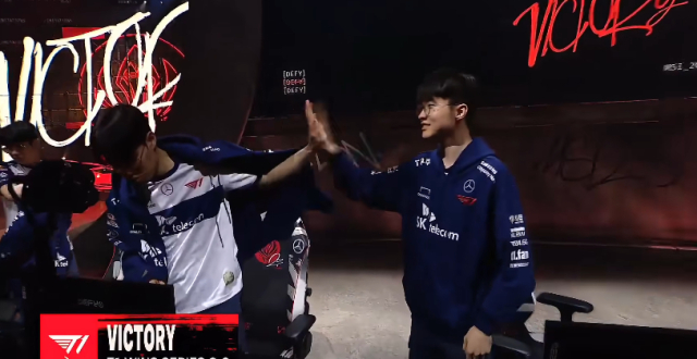 T1零封MAD，16分钟比打人机还快，Faker开心和队友击掌庆祝_腾讯新闻