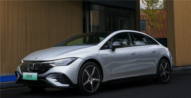 续航752公里 定位中大型轿车：奔驰EQE加入降价大军 C级的价格就能买_腾讯新闻