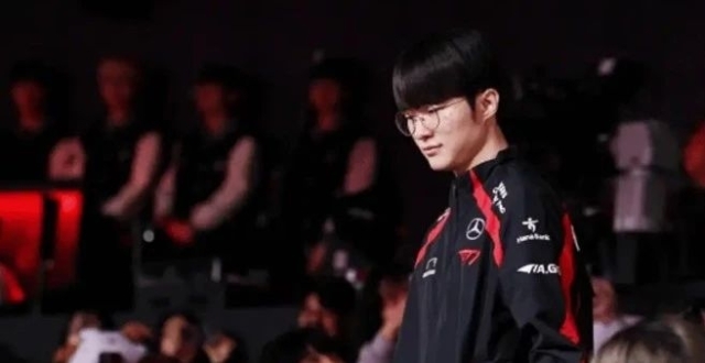 Tabe：RNG的上野很容易打出优势，但下路不够稳定；外媒爆料BDS上单Adam缺阵内幕：辱骂教练、队友，退出训练赛等_腾讯新闻