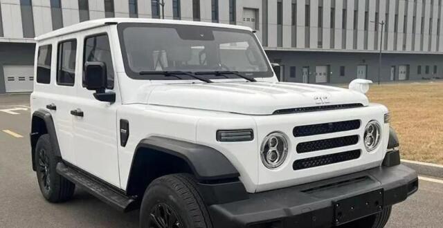 全新北汽212实车曝光，外观酷似奔驰大G，搭载2.0T+8AT_腾讯新闻