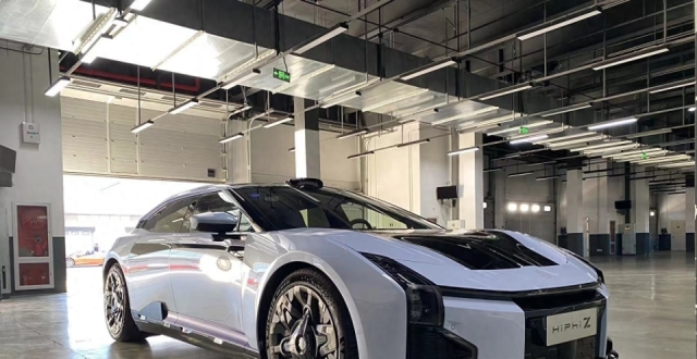 价格保持在了50万以上，高合HiPhi Z城市版上市售51~53万元_腾讯新闻