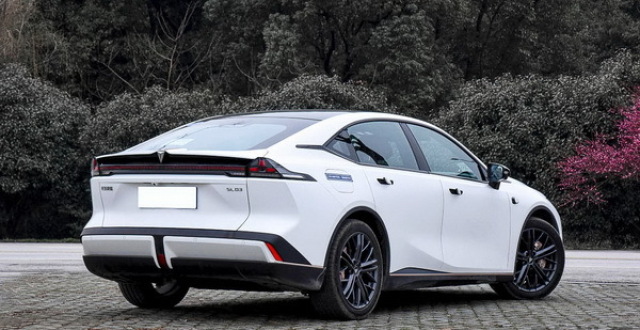 增加多种功能 深蓝SL03即将迎来新一轮OTA升级_腾讯新闻