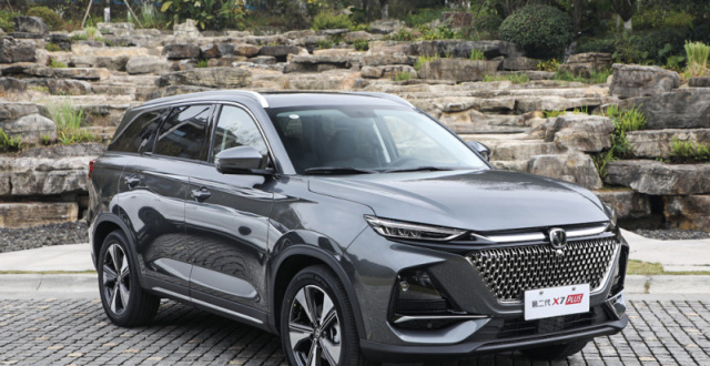 10万就能享受7座SUV 体验第二代长安X7PLUS_腾讯新闻